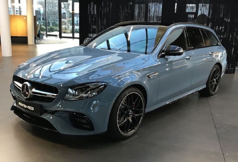 Mercedes E 63 S AMG: uno speciale esemplare China Blue immortalato in ...