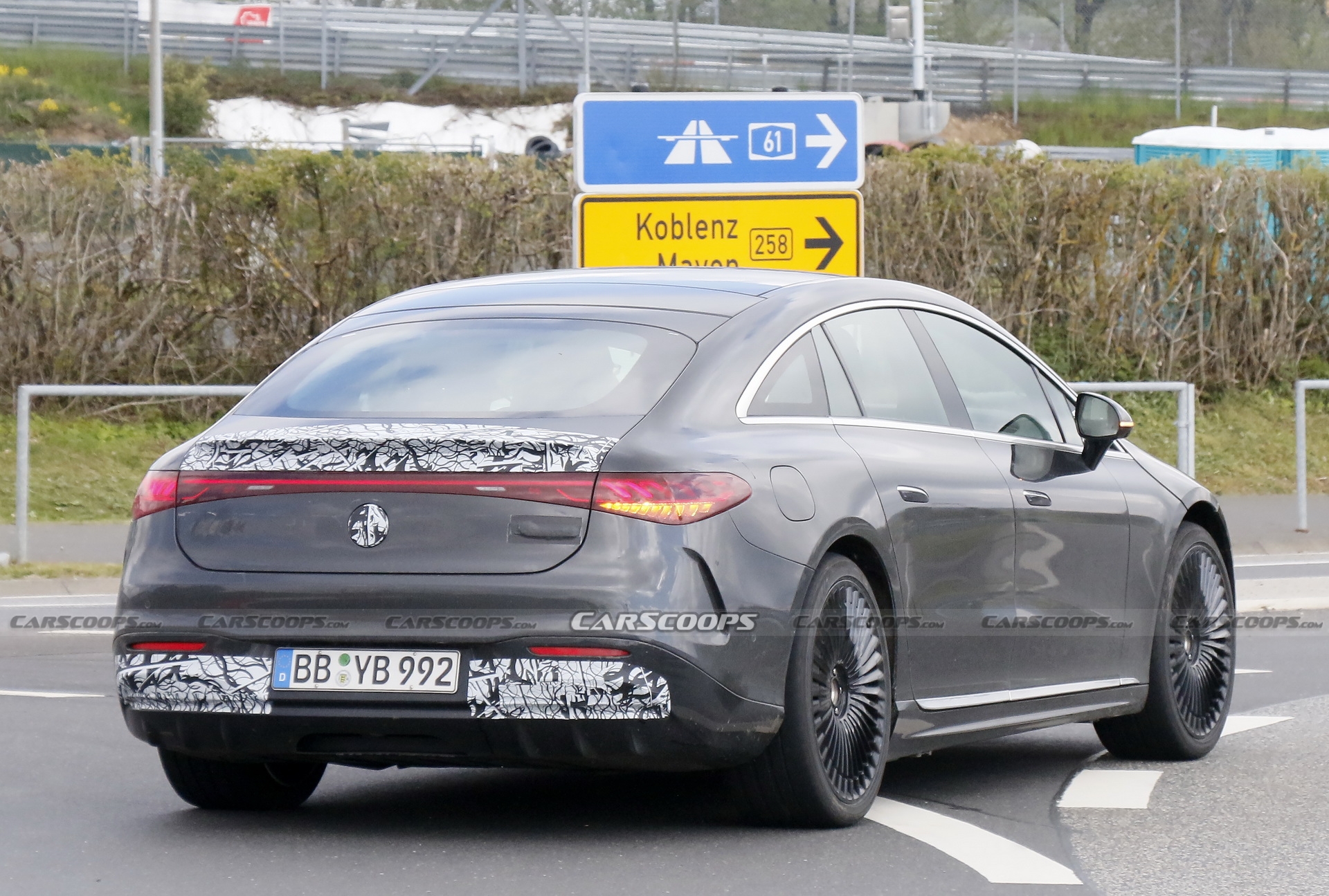 Mercedes-AMG EQS continua ad essere catturata in foto spia - MBenz.it