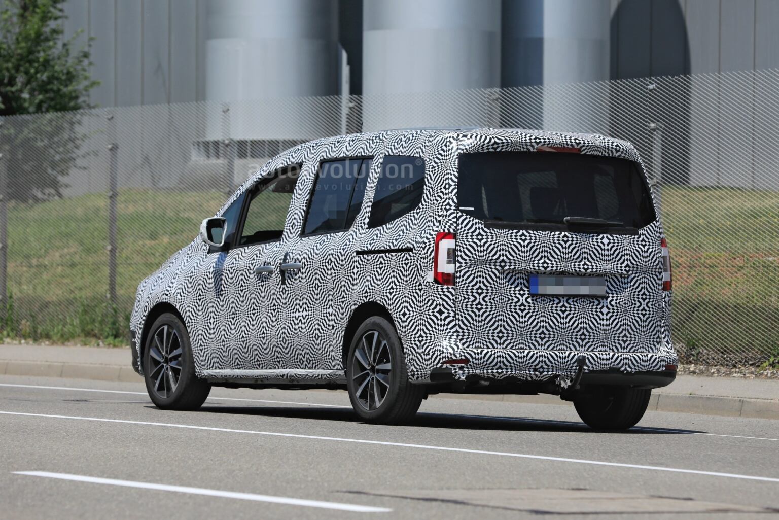 Mercedes Classe T: nuovo prototipo immortalato in foto spia - MBenz.it